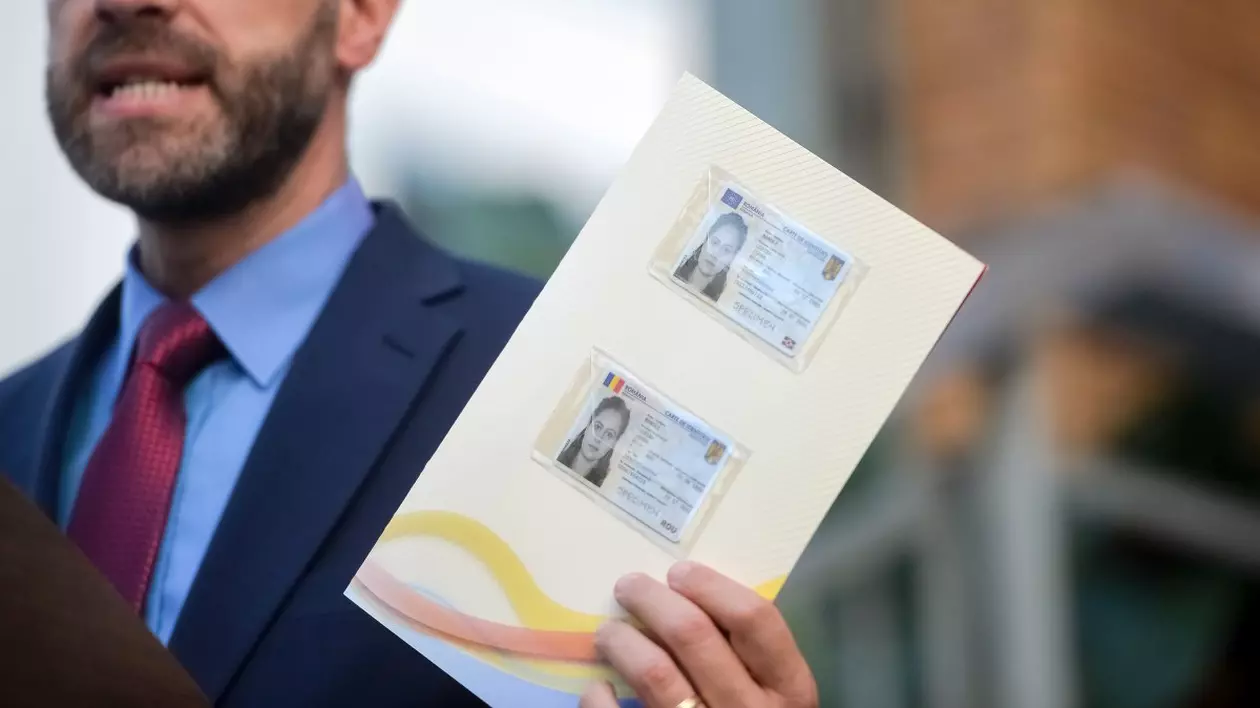 Cartea Electronică De Identitate Va înlocui Cardul De Sănătate Când Va