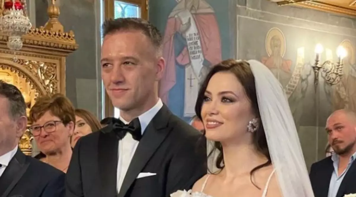 Imagini Cu Anca Dumitra în Luna De Miere. Cu Ce Destinație A Surprins-o ...