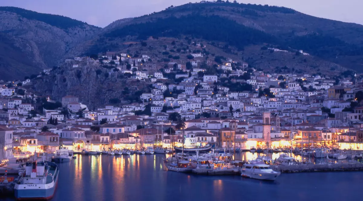 Care este insula grecească la fel de frumoasă ca Santorini, dar mult ...
