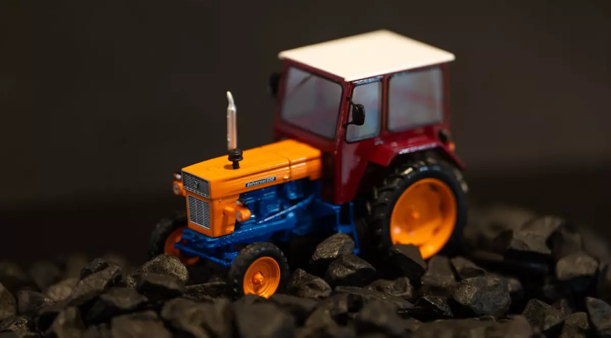 Machete de tractoare, miniaturi cu mașini iconice de epocă - modele ...