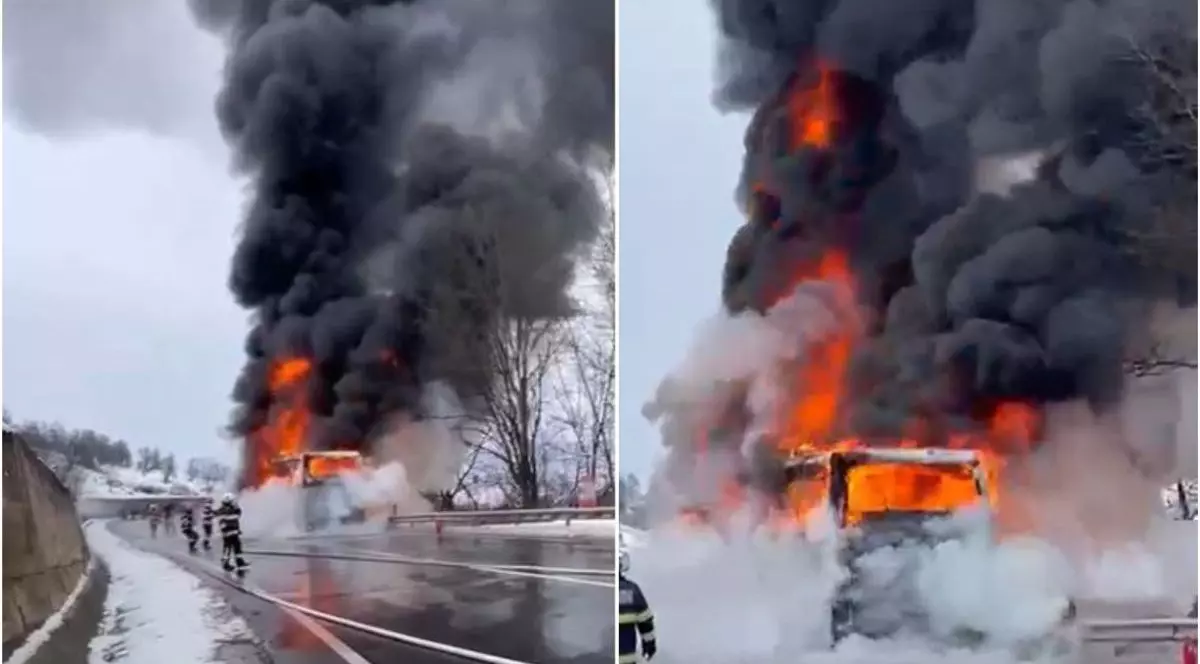 A luat foc un autocar în care erau 47 de pasageri, pe o șosea din Mureș ...