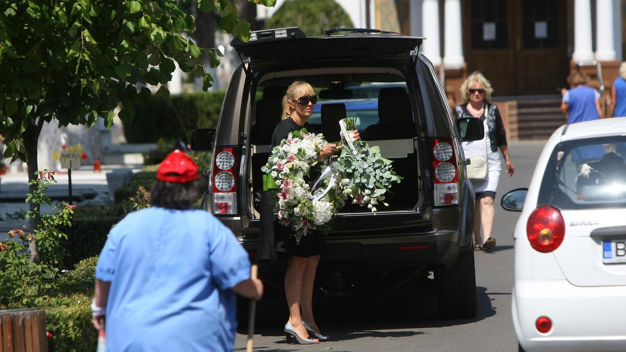 Nepoata Lui Prunariu A Fost înmormântată! Părinții Au Expus, Lângă Catafalc, Ultima Amintire De ...