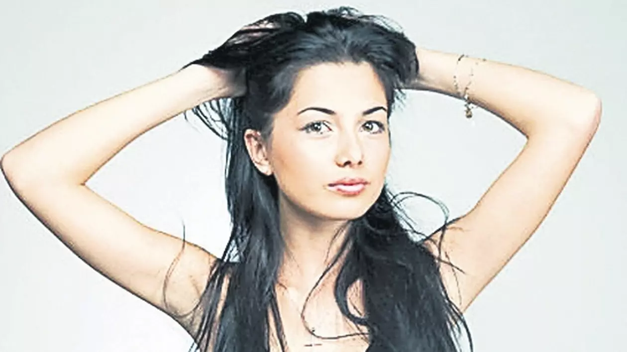 Fata Popii Este Fotomodel! | Libertatea