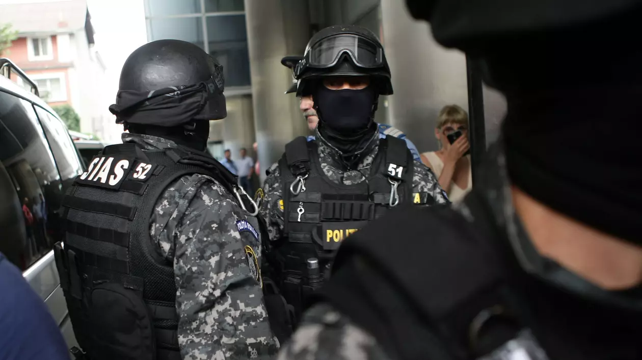 10 Interlopi Din Prahova Acuzați De Trafic De Persoane, Reținuți De ...