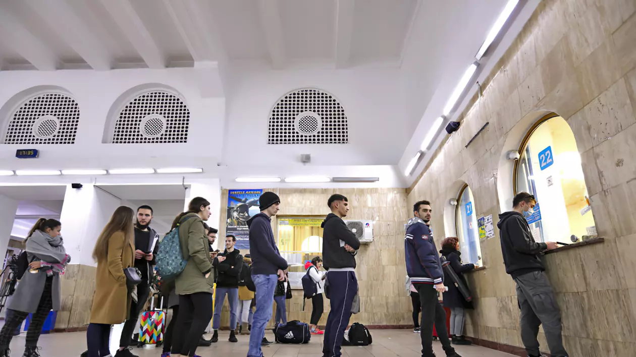 E Oficial: Guvernul Taie Gratuitatea Studenților Pe Tren, Le Dă Doar O Reducere De 50% ...