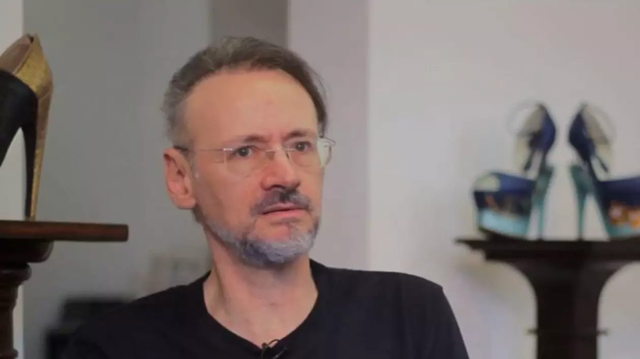 Cum Scăpa Designerul De Pantofi Mihai Albu De Milițienii Care Voiau Să ...
