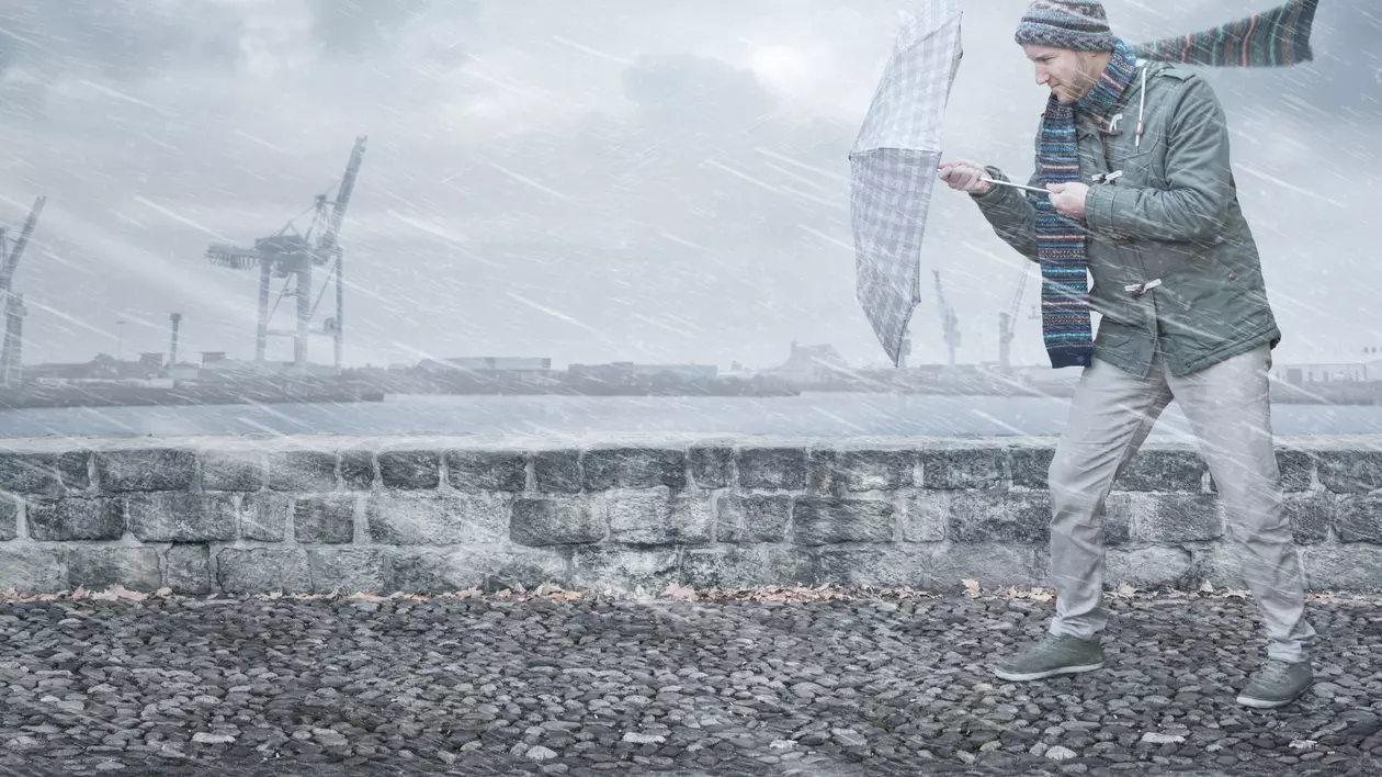 Ce Nu Trebuie Să Faci Niciodată în Timpul Unei Furtuni. Sfaturi Ce-ți ...