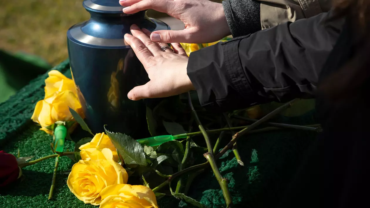 INTERVIU. Incinerare Versus înhumare La Români: „Pentru Unii Este Un ...