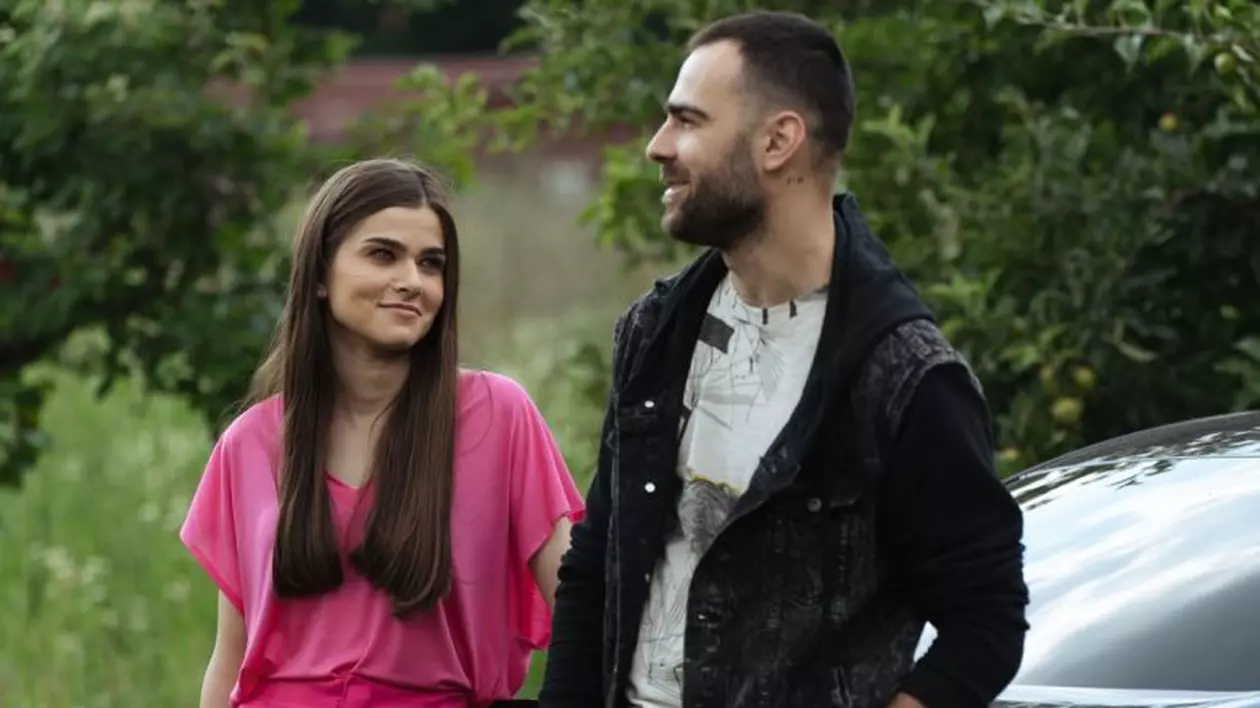 Denis Hanganu, Despre Scenele De Amor Cu Theo Rose în Serialul „Clanul ...