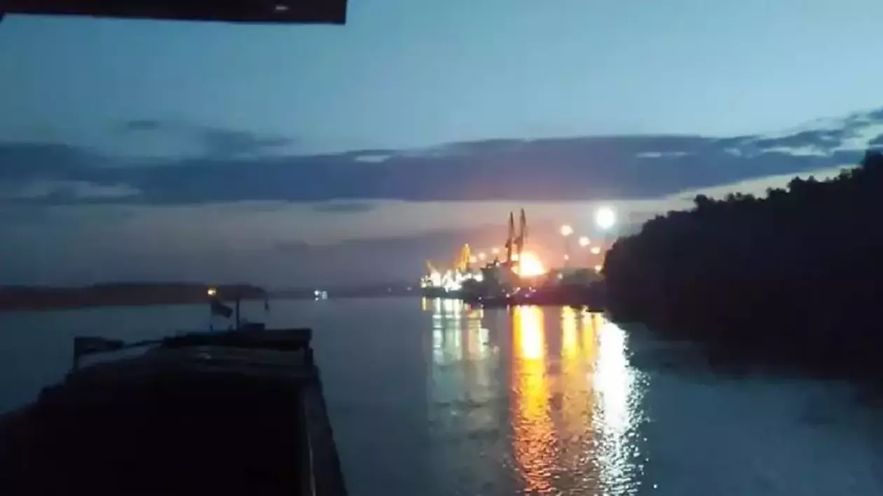 O Navă Românească A Fost Avariată De Bombardamentul Rusesc Asupra ...