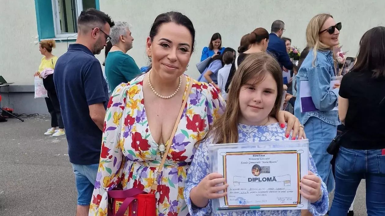 Oana Roman și-a Mutat Fiica La O școală Privată. Motivul Pentru Care A ...