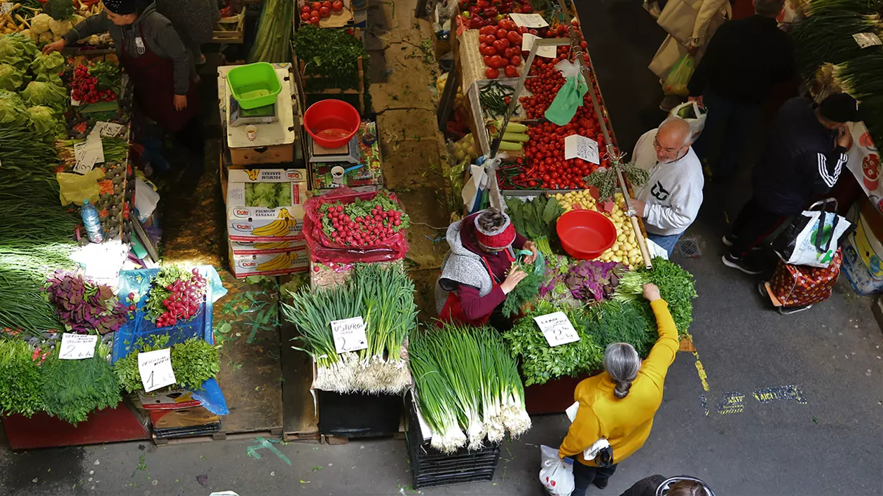 Fructele și Legumele Din Piață, Etichetate Ca La Supermarket | Proiect ...