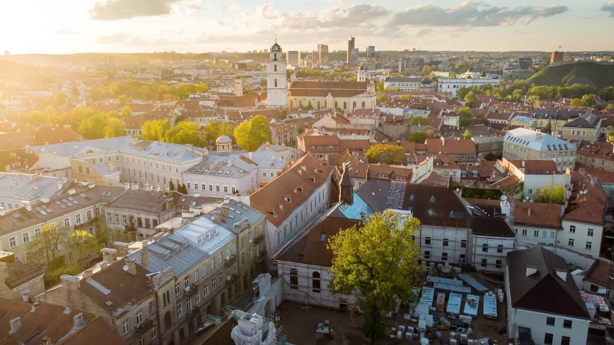 Vilnius, Cel Mai Ieftin Oraș Din Europa Pentru Un City Break. Mâncarea ...