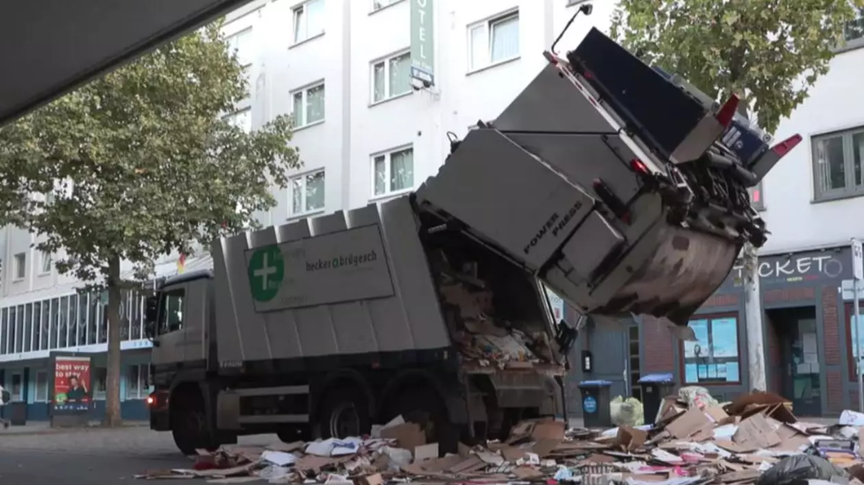 Un Român A Fost Găsit Mort într-un Camion Compactor De Gunoi, Poliția ...