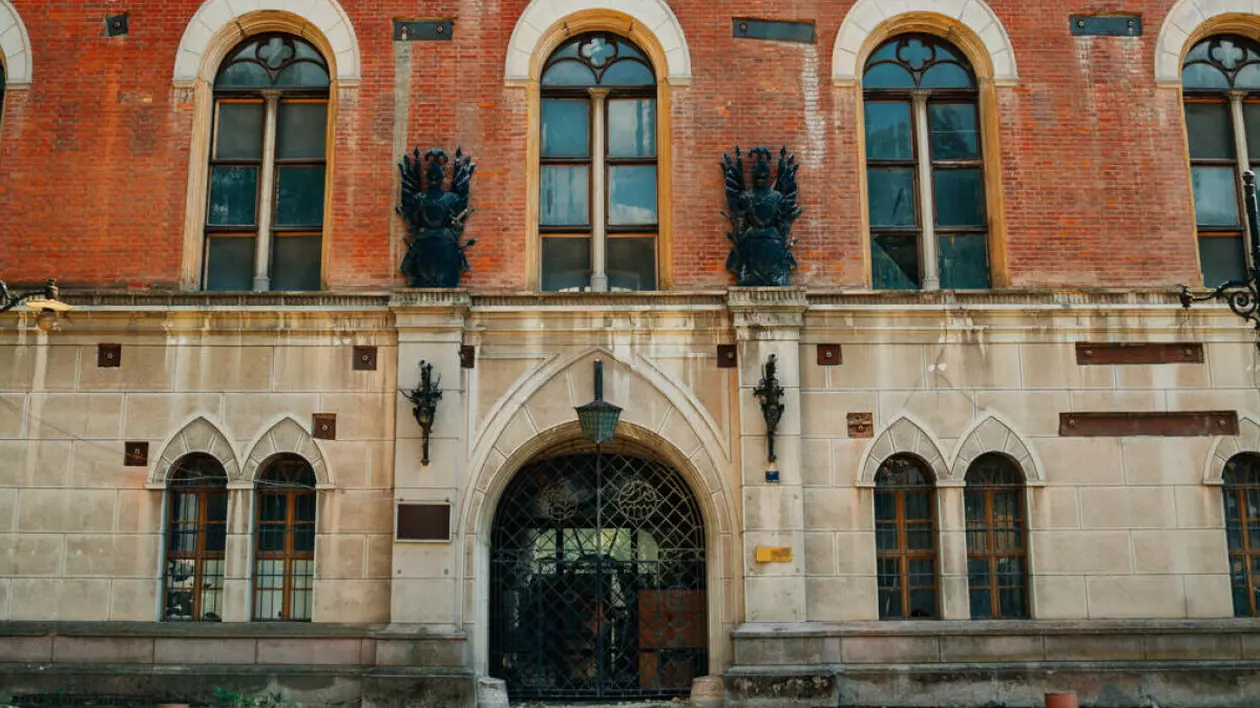 Castelul Huniade Din Timișoara, Reparat Cu Fonduri Transfrontaliere ...