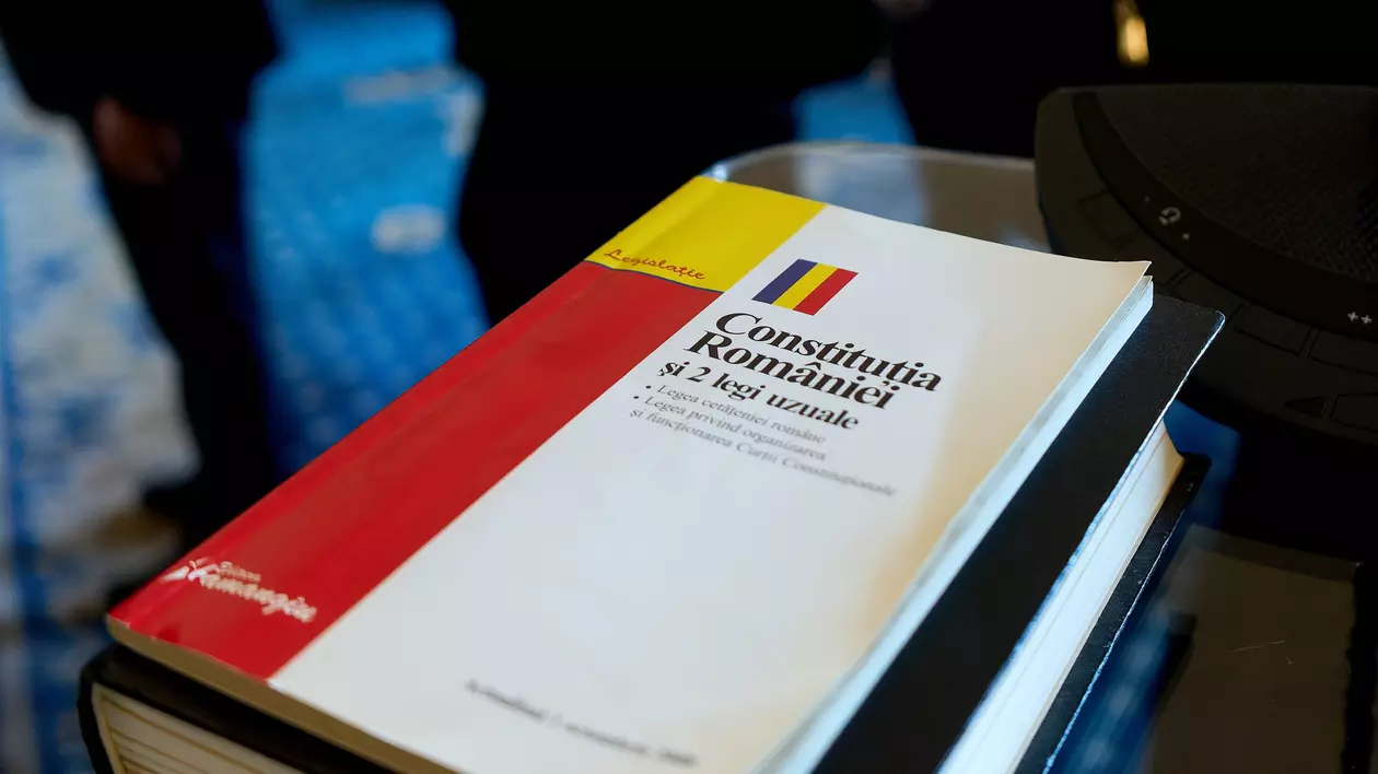 Ziua Constituției României, Sărbătorită Pe 8 Decembrie. Istoria și Rolul Constituției | Libertatea