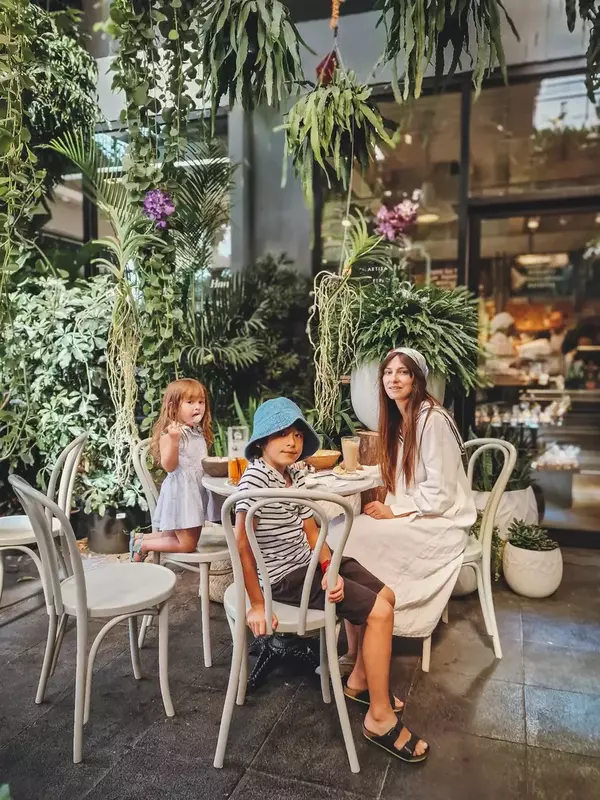 Dana Rogoz și Soțul Ei și-au Luat Copiii și Au Plecat Departe De ...