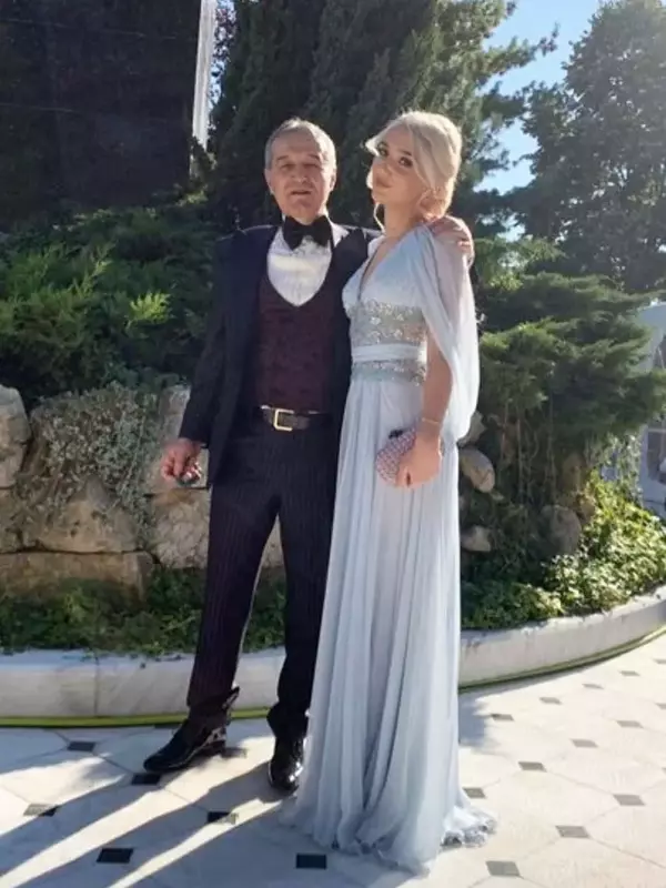 Gigi Becali îi Ia Apărarea Fiicei Sale, Alexandra, După Ce S-a Spus Că ...