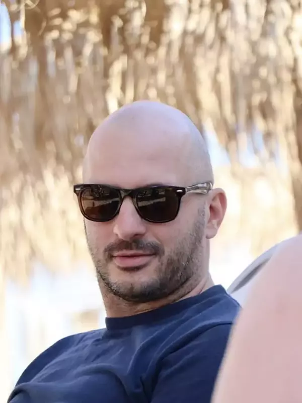 Cine Este Andrei Mateiu, Actorul Din Serialul „Brigda Nimic”, Difuzat ...