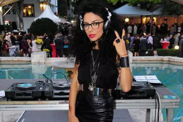 DJ Wanda, Senzații Tari La 120 Km/h, într-o Mașină De Raliu Pe Un Drum ...