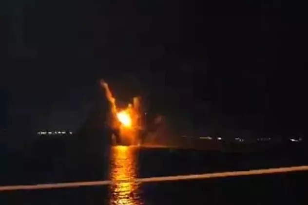 Dronele Ucrainene Au Distrus Lângă Strâmtoarea Kerci O Navă Rusă Din ...