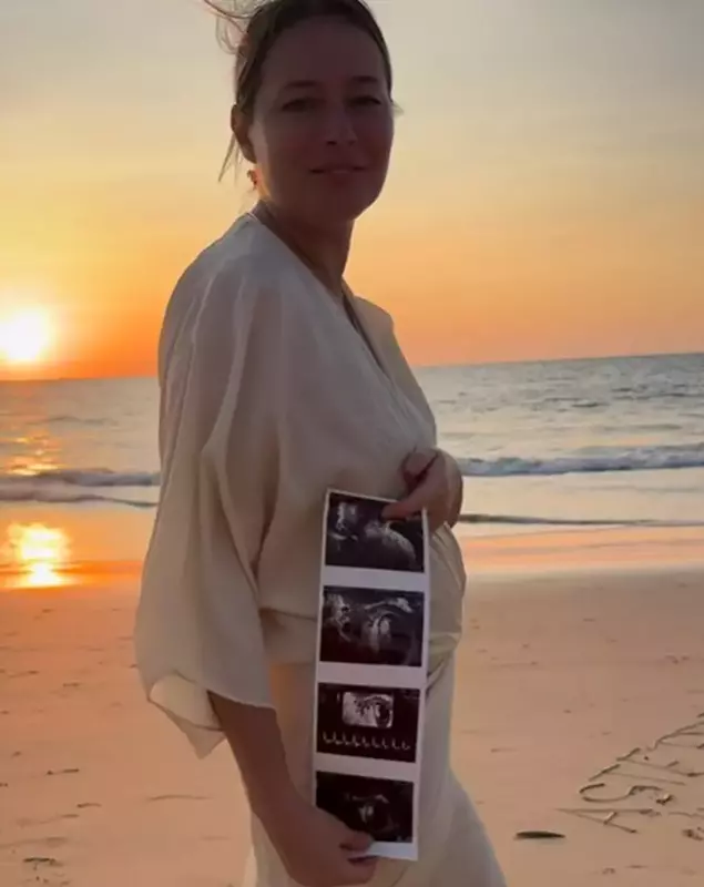 Reacțiile vedetelor după ce Laura Cosoi a anunțat că e însărcinată cu ...