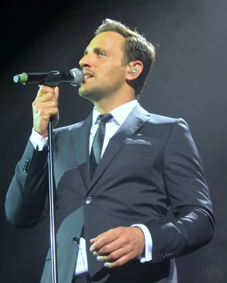 Cum îl caracterizează Andra pe Nikos Vertis. Cei doi vor concerta ...