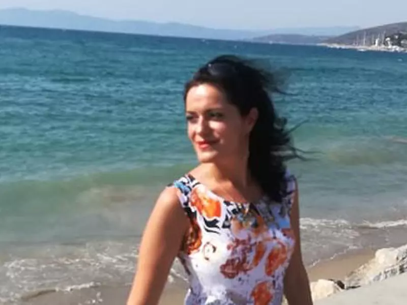 Cât De Bine Arată Lavinia Tatomir, Fosta Soție A Actorului Adrian ...