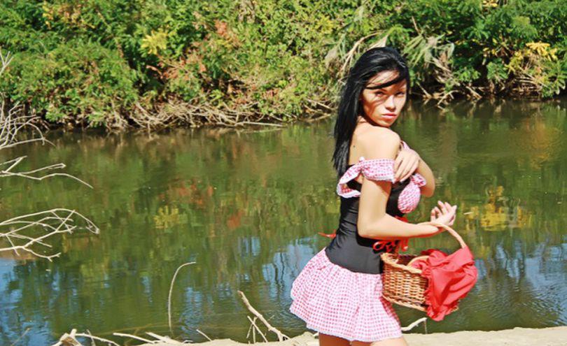 Andreea Mocanu, IPOSTAZE SEXY cu o brunetă HOT | Entertainment, Monden ...