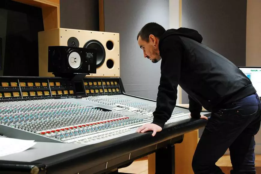 Fostul Solist Stigma, Cornel Sorian, Este Producător Muzical La Londra ...