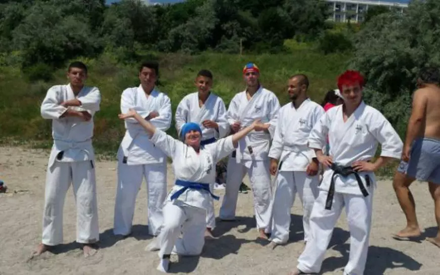O Pensionară Din Târgoviște Face Karate La 60 De Ani. Vrea Centura ...
