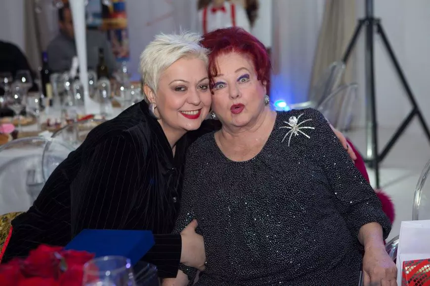 Iulia Albu I-a Declarat Război Monicăi Anghel și A Exclus-o Din Rubrica ...