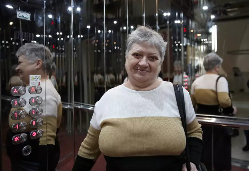 Tanti Lili, Liftiera Cu Goblenuri Din ”Lăptăria Lui Enache”. ”Pe Tudor ...