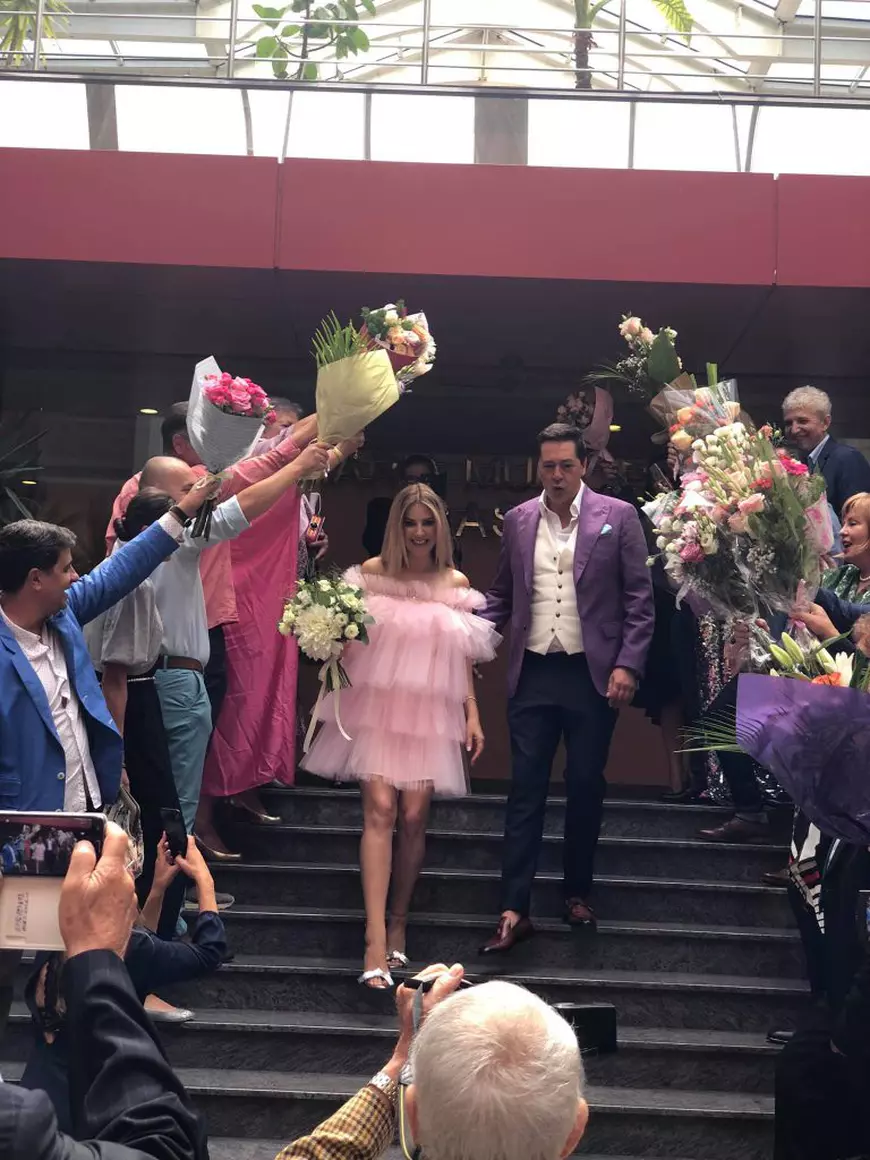 Știrista Daiana Anghel S-a Măritat. Prima Imagine De La Cununia Civilă ...