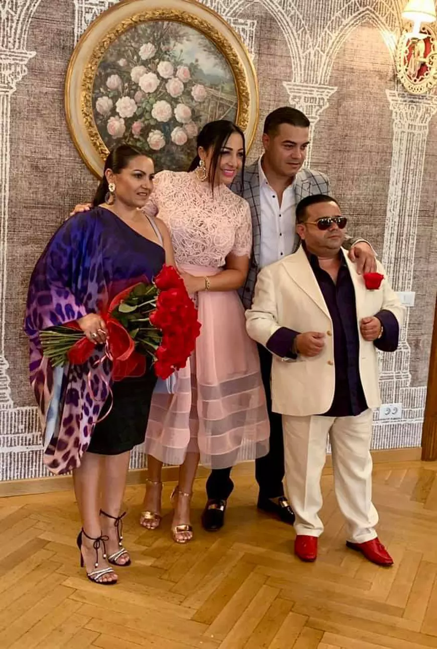 Solista De Muzică De Petrecere Cristina Anghel, Alias KristYana, S-a ...