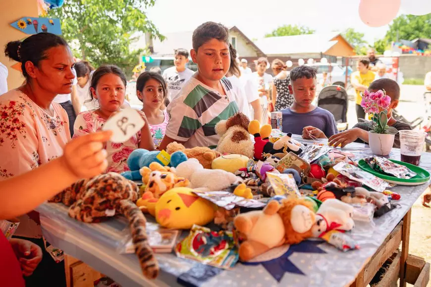 Bâlci în Curtea Bisericii, Pentru Copiii Săraci Din Frumușani, Călărași ...