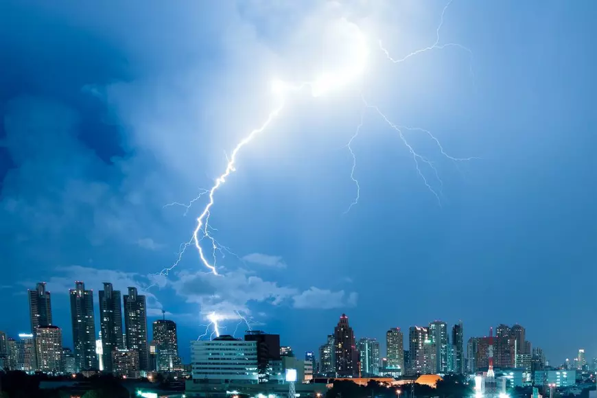 Ce Nu Trebuie Să Faci Niciodată în Timpul Unei Furtuni. Sfaturi Ce-ți ...