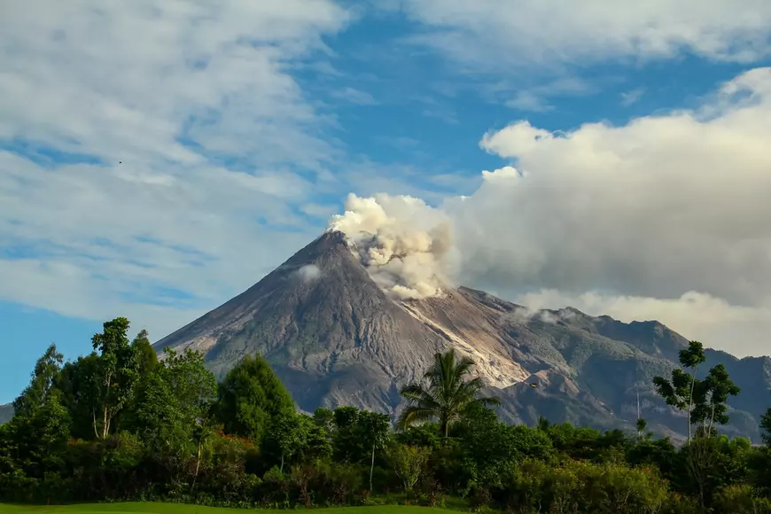Vulcanul Merapi Din Indonezia – Localizare, Istoria Erupțiilor, Curiozități | Libertatea