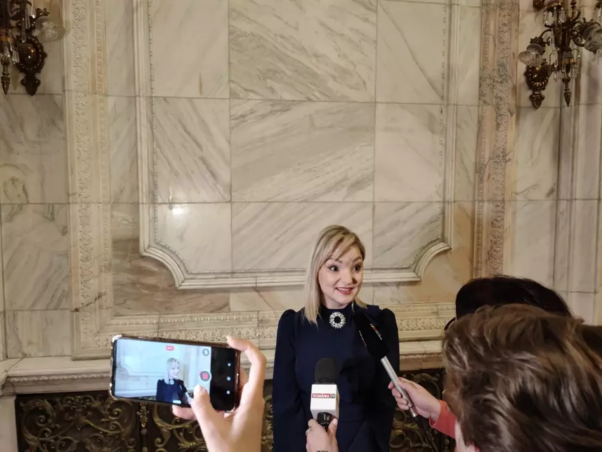 Noul Parlament începe Cu Circ: De La Declarații Bizare La Fuga De Ochii ...