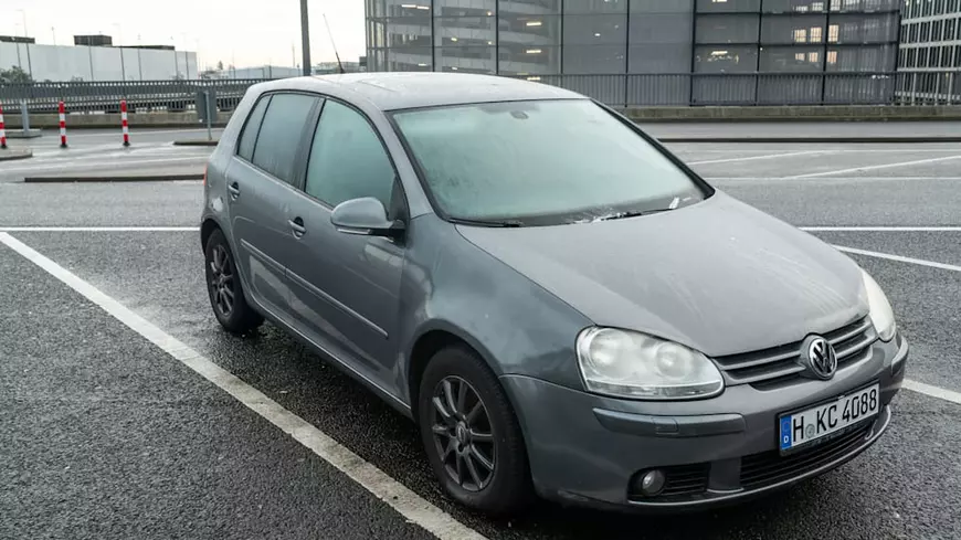 200.000 De Euro Taxă De Parcare La Aeroportul Din Berlin. Un VW Golf A ...